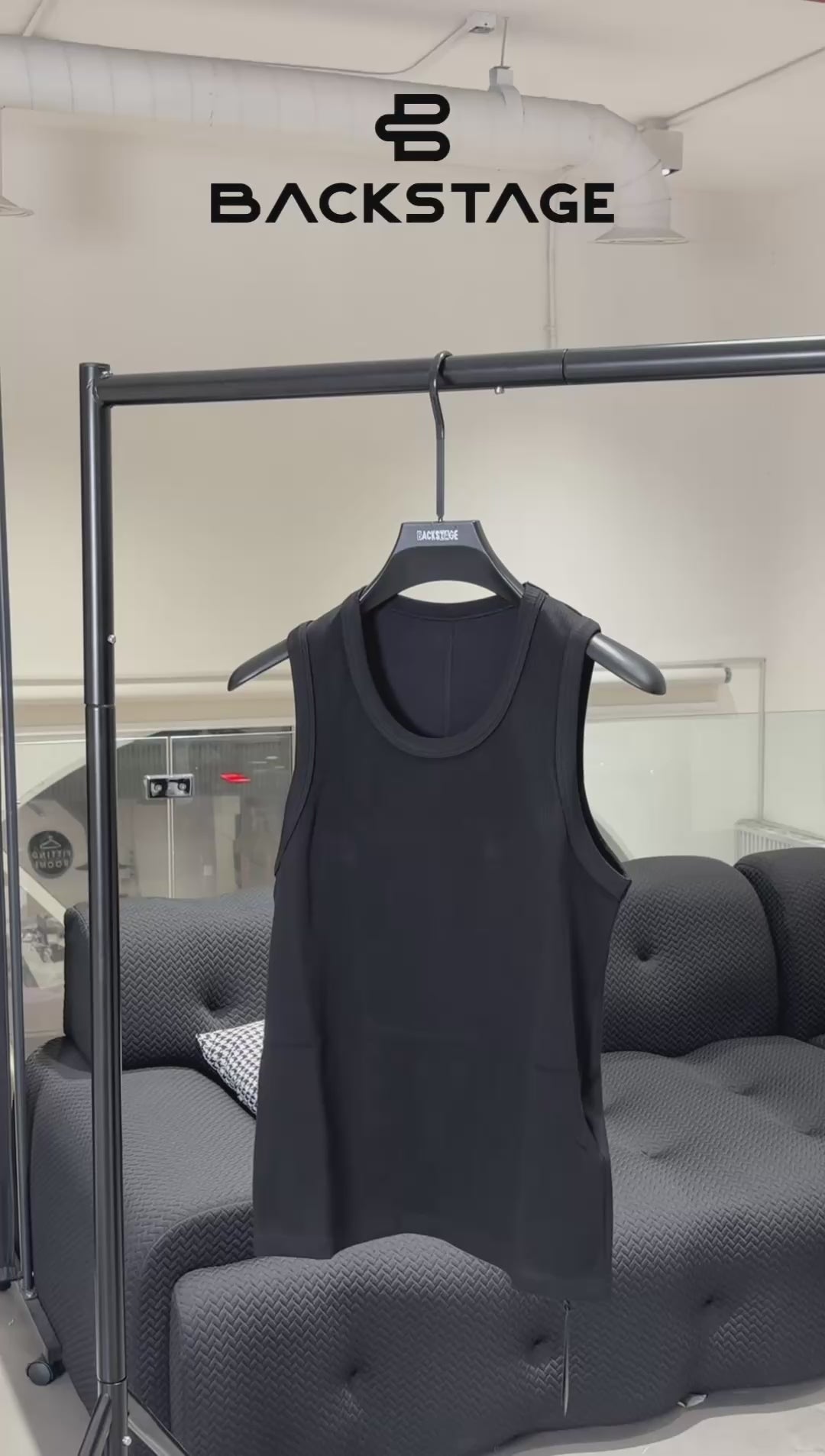 DUPU VEST – BACKSTAGE